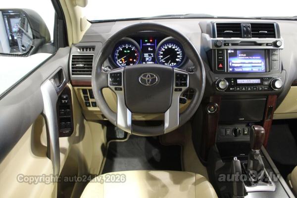 Zaļš Toyota Land Cruiser 2017 Tallina, ar dzinēja tilpumu 2.80 L un nobraukumu 126 tūkst. km par 33490 €, foto 9 vietnē AUTOMOTO.COM.LV