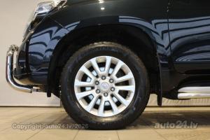 Zaļš Toyota Land Cruiser 2017 Tallina, ar dzinēja tilpumu 2.80 L un nobraukumu 126 tūkst. km par 33490 €, foto 15 vietnē AUTOMOTO.COM.LV
