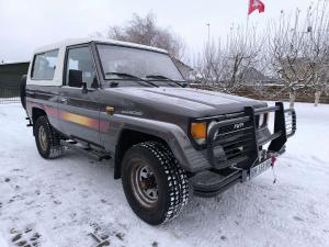 Grey Toyota Land Cruiser 1988 in Kaunas, with an engine capacity of 2.40 L and mileage of 133 thousand km for 8999 €, photo 2 on AUTOMOTO.COM.LV
