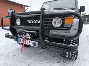 Grey Toyota Land Cruiser 1988 in Kaunas, with an engine capacity of 2.40 L and mileage of 133 thousand km for 8999 €, photo 5 on AUTOMOTO.COM.LV