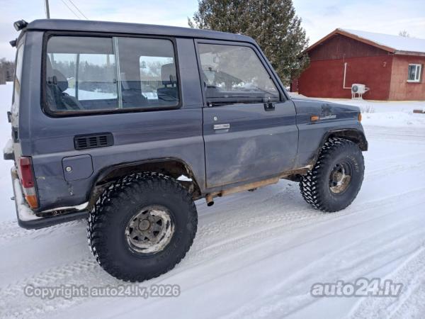 Grey Toyota Land Cruiser 1986 in Tallinn, with an engine capacity of 2.40 L and mileage of 0 thousand km for 7200 €, photo 4 on AUTOMOTO.COM.LV
