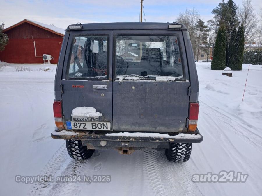 Pelēks Toyota Land Cruiser 1986 Tallina, ar dzinēja tilpumu 2.40 L un nobraukumu 0 tūkst. km par 7200 €, foto 5 vietnē AUTOMOTO.COM.LV