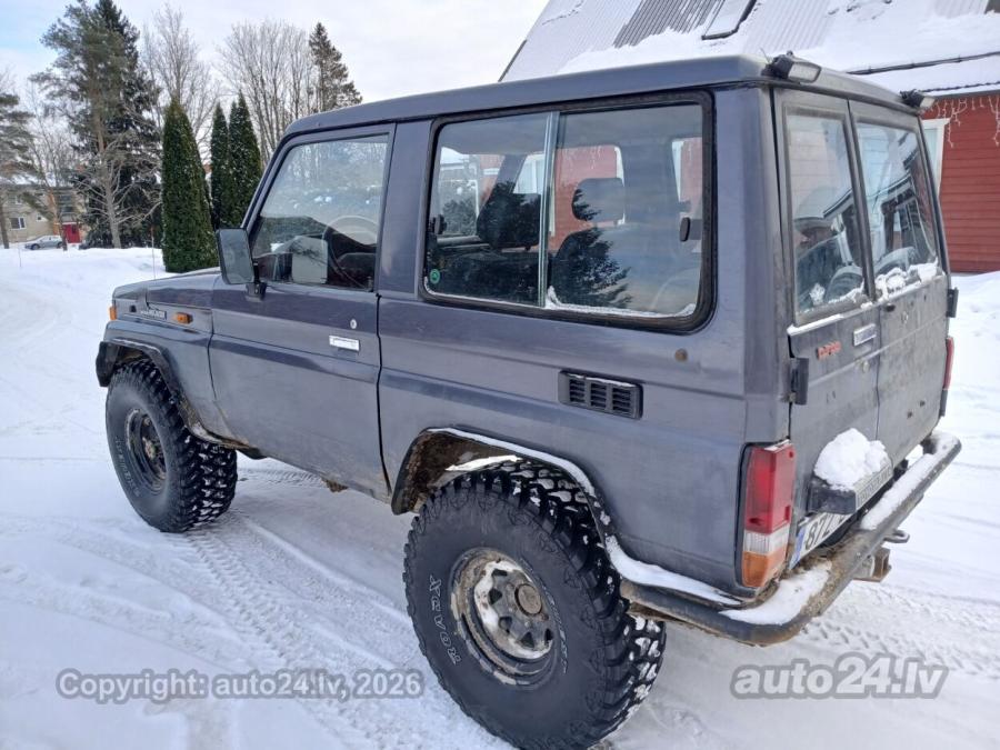 Pelēks Toyota Land Cruiser 1986 Tallina, ar dzinēja tilpumu 2.40 L un nobraukumu 0 tūkst. km par 7200 €, foto 6 vietnē AUTOMOTO.COM.LV