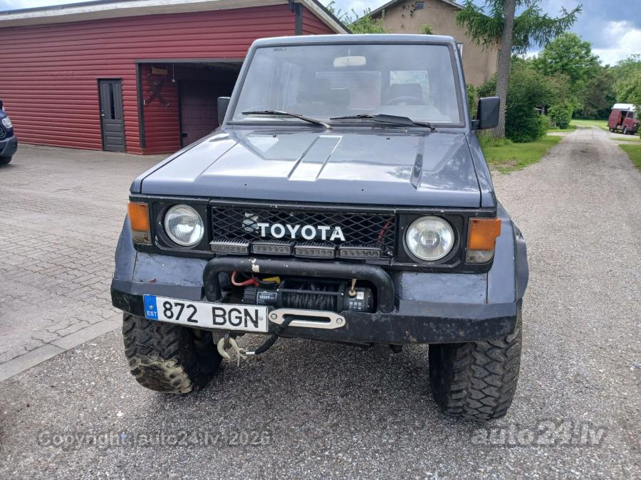 Pelēks Toyota Land Cruiser 1986 Tallina, ar dzinēja tilpumu 2.40 L un nobraukumu 0 tūkst. km par 5800 €, foto 1 vietnē AUTOMOTO.COM.LV