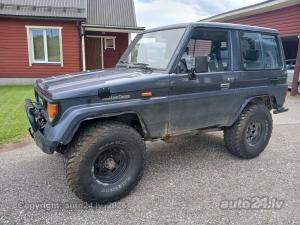 Pelēks Toyota Land Cruiser 1986 Tallina, ar dzinēja tilpumu 2.40 L un nobraukumu 0 tūkst. km par 5800 €, foto 3 vietnē AUTOMOTO.COM.LV