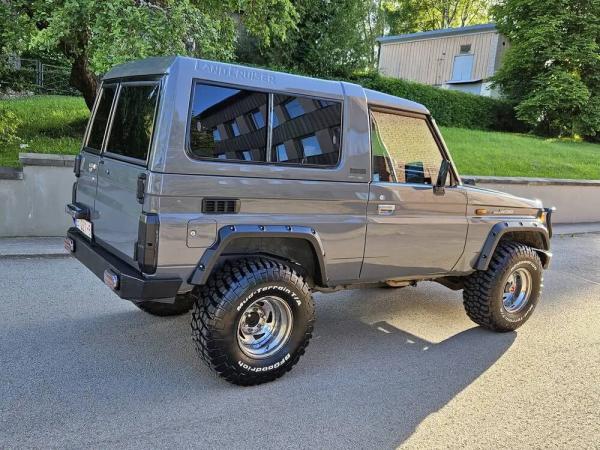 Grey Toyota Land Cruiser 1989 in Jekabpils, with an engine capacity of 2.50 L and mileage of 0 thousand km for 16490 €, photo 6 on AUTOMOTO.COM.LV