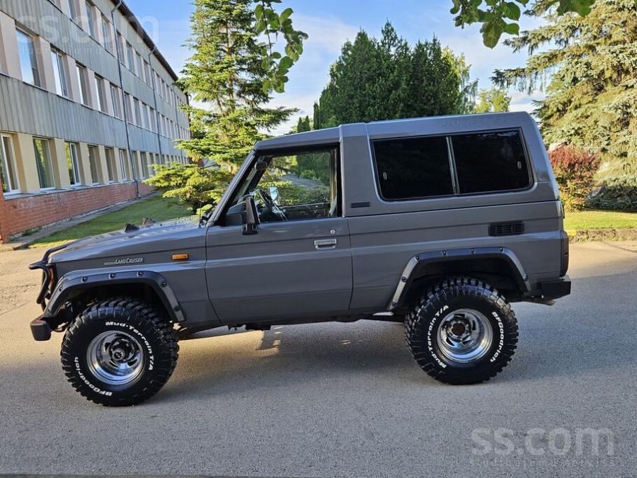 Grey Toyota Land Cruiser 1989 in Jekabpils, with an engine capacity of 3.00 L and mileage of 0 thousand km for 16490 €, photo 12 on AUTOMOTO.COM.LV