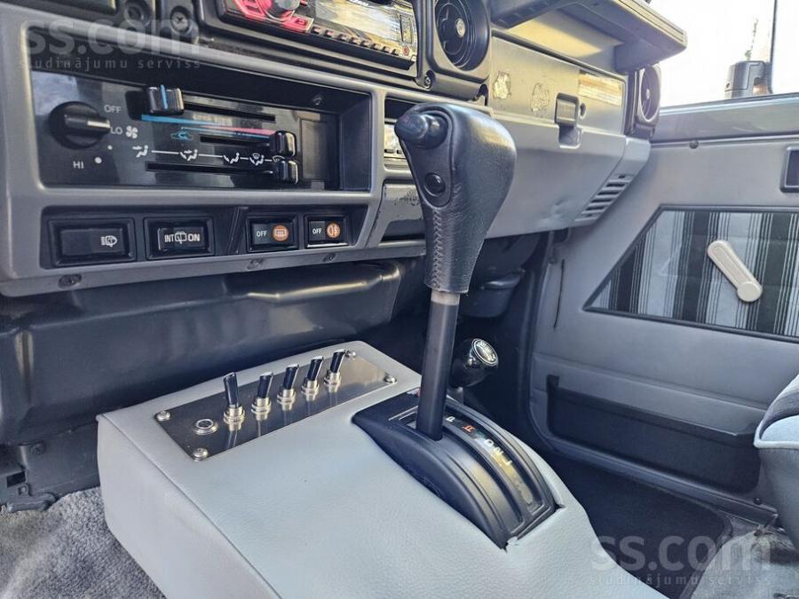 Grey Toyota Land Cruiser 1989 in Jekabpils, with an engine capacity of 3.00 L and mileage of 0 thousand km for 16490 €, photo 25 on AUTOMOTO.COM.LV