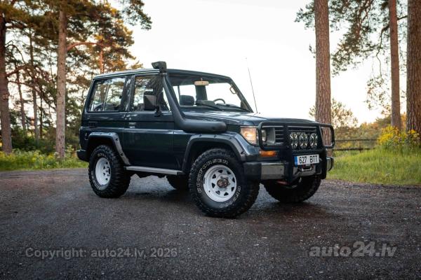 Grey Toyota Land Cruiser 1990 in Tallinn, with an engine capacity of 2.40 L and mileage of 228 thousand km for 7500 €, photo 1 on AUTOMOTO.COM.LV