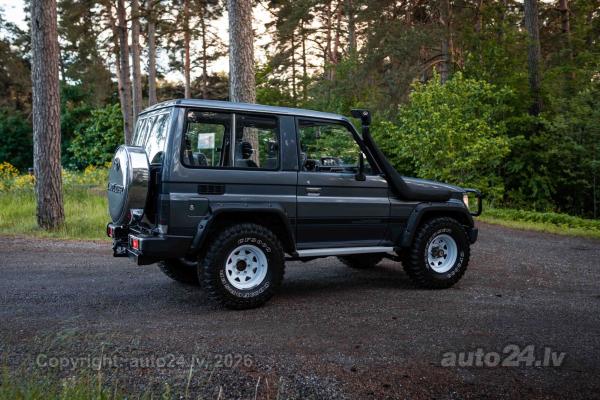 Grey Toyota Land Cruiser 1990 in Tallinn, with an engine capacity of 2.40 L and mileage of 228 thousand km for 7500 €, photo 5 on AUTOMOTO.COM.LV
