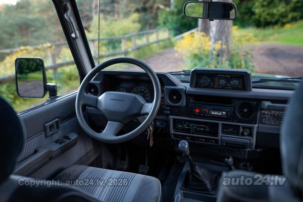 Grey Toyota Land Cruiser 1990 in Tallinn, with an engine capacity of 2.40 L and mileage of 228 thousand km for 7500 €, photo 10 on AUTOMOTO.COM.LV