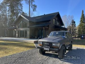 Pelēks Toyota Land Cruiser 1990 Tallina, ar dzinēja tilpumu 4.00 L un nobraukumu 510 tūkst. km par 17900 €, foto  vietnē AUTOMOTO.COM.LV