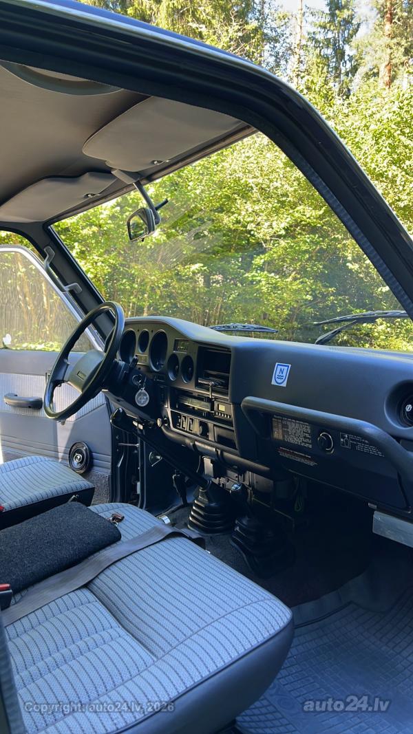 Тойота Ленд Крузер 1990 в Таллин на AUTOMOTO.COM.LV Серый Тойота Ленд Крузер 1990 в Таллин, объемом двигателя 4.00 л и пробегом 510 тыс. км за 17900 €, фото 5 на AUTOMOTO.COM.LV