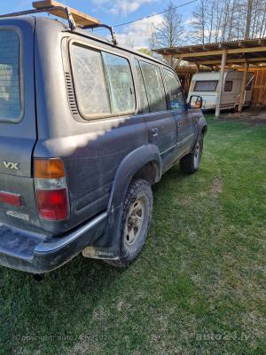 Pelēks Toyota Land Cruiser 1991 Valga, ar dzinēja tilpumu 4.20 L un nobraukumu 0 tūkst. km par 8000 €, foto 4 vietnē AUTOMOTO.COM.LV