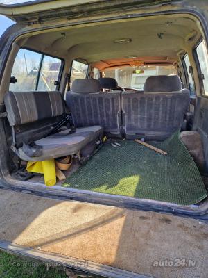 Pelēks Toyota Land Cruiser 1991 Valga, ar dzinēja tilpumu 4.20 L un nobraukumu 0 tūkst. km par 8000 €, foto 5 vietnē AUTOMOTO.COM.LV