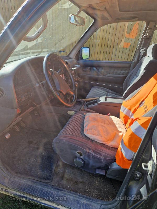 Pelēks Toyota Land Cruiser 1991 Valga, ar dzinēja tilpumu 4.20 L un nobraukumu 0 tūkst. km par 8000 €, foto 5 vietnē AUTOMOTO.COM.LV