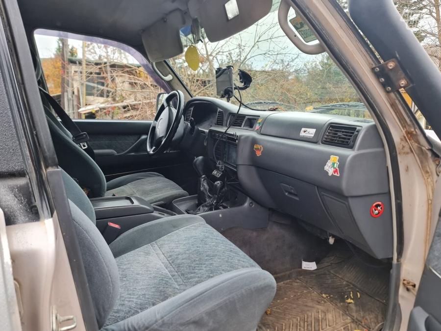 Grey Toyota Land Cruiser 1996 in Vilnius, with an engine capacity of 4.20 L and mileage of 375 thousand km for 13999 €, photo 6 on AUTOMOTO.COM.LV