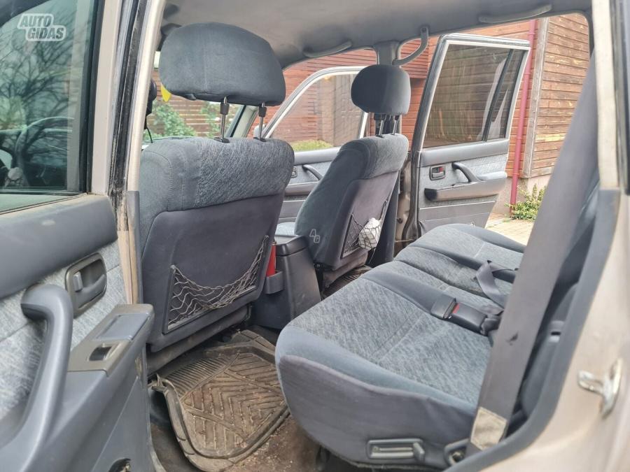 Grey Toyota Land Cruiser 1996 in Vilnius, with an engine capacity of 4.20 L and mileage of 375 thousand km for 13999 €, photo 7 on AUTOMOTO.COM.LV
