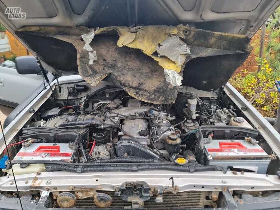 Grey Toyota Land Cruiser 1996 in Vilnius, with an engine capacity of 4.20 L and mileage of 375 thousand km for 13999 €, photo 10 on AUTOMOTO.COM.LV