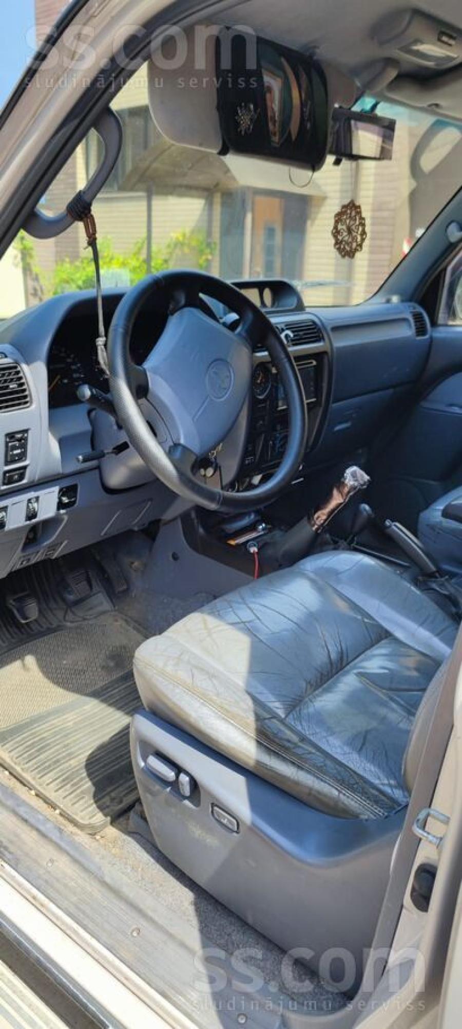 Pelēks Toyota Land Cruiser 1997 Rīga, ar dzinēja tilpumu 3.40 L un nobraukumu 331 tūkst. km par 6000 €, foto 5 vietnē AUTOMOTO.COM.LV