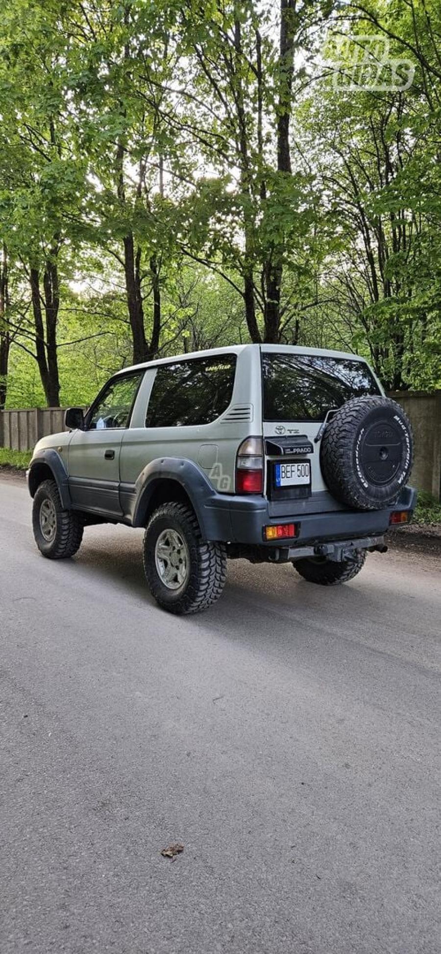 Grey Toyota Land Cruiser 1999 in Mazeikiai, with an engine capacity of 3.00 L and mileage of 443 thousand km for 6200 €, photo 5 on AUTOMOTO.COM.LV