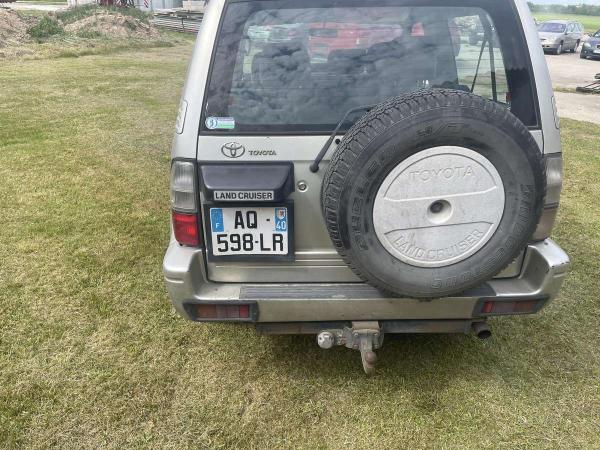 Grey Toyota Land Cruiser 1999 in Panevezys, with an engine capacity of 0.00 L and mileage of 470 thousand km for 3200 €, photo 3 on AUTOMOTO.COM.LV