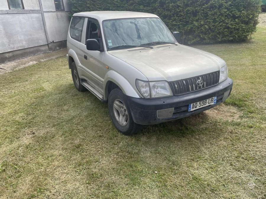 Grey Toyota Land Cruiser 1999 in Panevezys, with an engine capacity of 0.00 L and mileage of 470 thousand km for 3200 €, photo 6 on AUTOMOTO.COM.LV