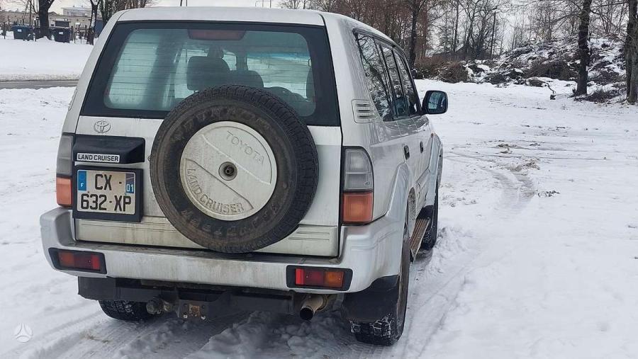 Grey Toyota Land Cruiser 2000 in Taurage, with an engine capacity of 2.98 L and mileage of 460 thousand km for 6500 €, photo 4 on AUTOMOTO.COM.LV