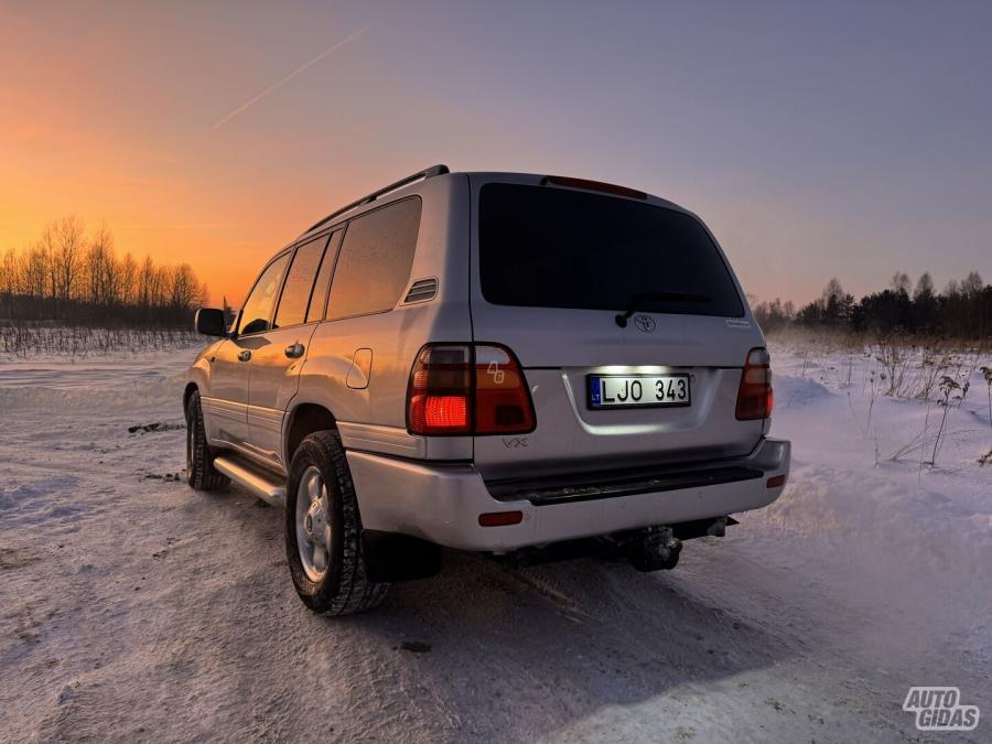 Grey Toyota Land Cruiser 2000 in Vilnius, with an engine capacity of 4.20 L and mileage of 460 thousand km for 9400 €, photo 8 on AUTOMOTO.COM.LV