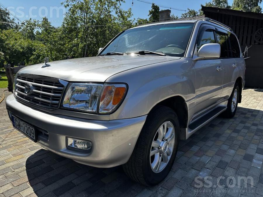 Grey Toyota Land Cruiser 2000 in Riga, with an engine capacity of 4.70 L and mileage of 281 thousand km for 27000 €, photo 1 on AUTOMOTO.COM.LV