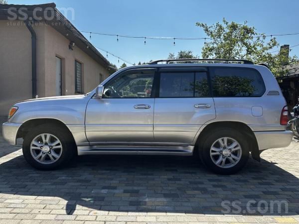 Grey Toyota Land Cruiser 2000 in Riga, with an engine capacity of 4.70 L and mileage of 281 thousand km for 27000 €, photo 2 on AUTOMOTO.COM.LV