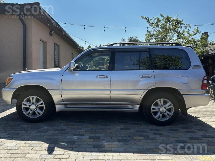 Grey Toyota Land Cruiser 2000 in Riga, with an engine capacity of 4.70 L and mileage of 281 thousand km for 27000 €, photo 3 on AUTOMOTO.COM.LV