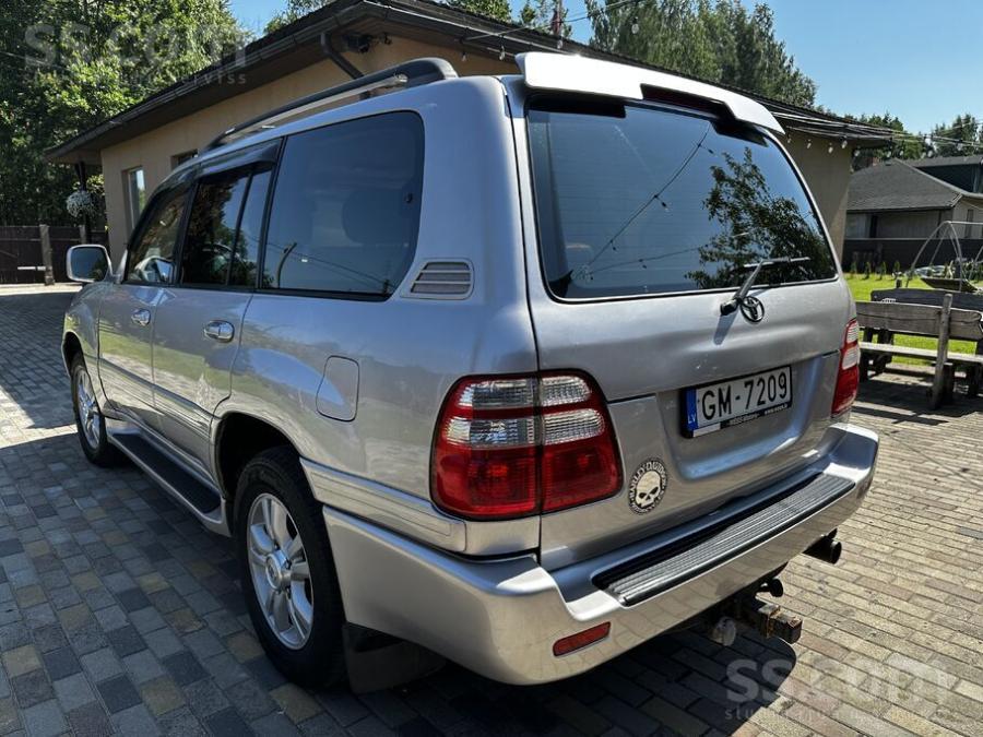 Grey Toyota Land Cruiser 2000 in Riga, with an engine capacity of 4.70 L and mileage of 281 thousand km for 27000 €, photo 4 on AUTOMOTO.COM.LV