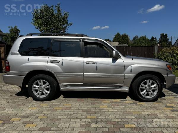 Grey Toyota Land Cruiser 2000 in Riga, with an engine capacity of 4.70 L and mileage of 281 thousand km for 27000 €, photo 4 on AUTOMOTO.COM.LV