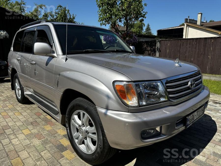 Grey Toyota Land Cruiser 2000 in Riga, with an engine capacity of 4.70 L and mileage of 281 thousand km for 27000 €, photo 6 on AUTOMOTO.COM.LV