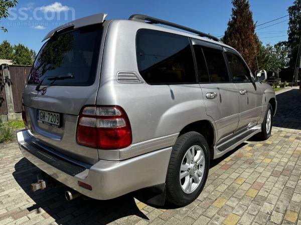 Grey Toyota Land Cruiser 2000 in Riga, with an engine capacity of 4.70 L and mileage of 281 thousand km for 27000 €, photo 9 on AUTOMOTO.COM.LV