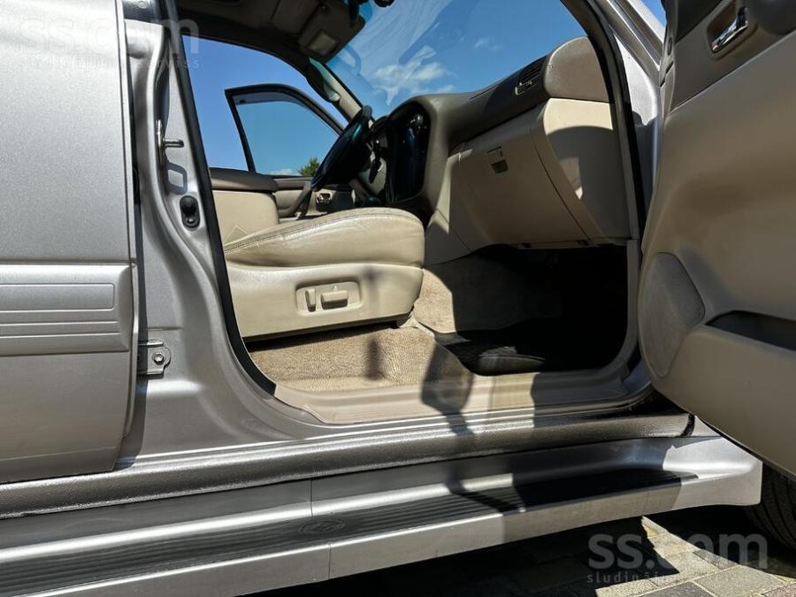 Grey Toyota Land Cruiser 2000 in Riga, with an engine capacity of 4.70 L and mileage of 281 thousand km for 27000 €, photo 20 on AUTOMOTO.COM.LV