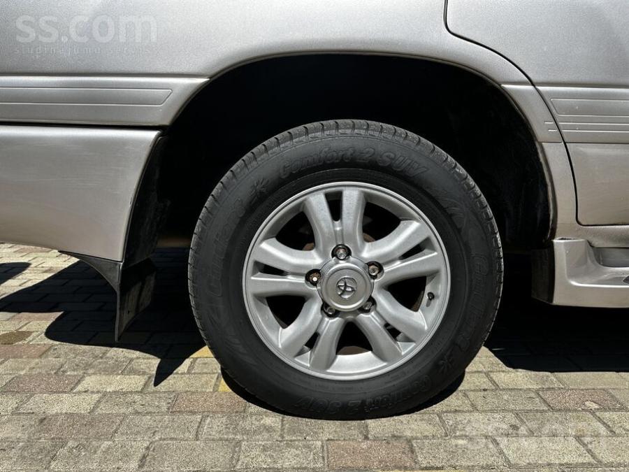 Grey Toyota Land Cruiser 2000 in Riga, with an engine capacity of 4.70 L and mileage of 281 thousand km for 27000 €, photo 24 on AUTOMOTO.COM.LV