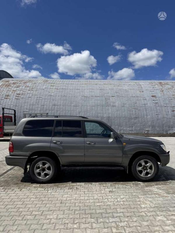 Grey Toyota Land Cruiser 2000 in Klaipeda, with an engine capacity of 4.16 L and mileage of 296 thousand km for 12000 €, photo 1 on AUTOMOTO.COM.LV