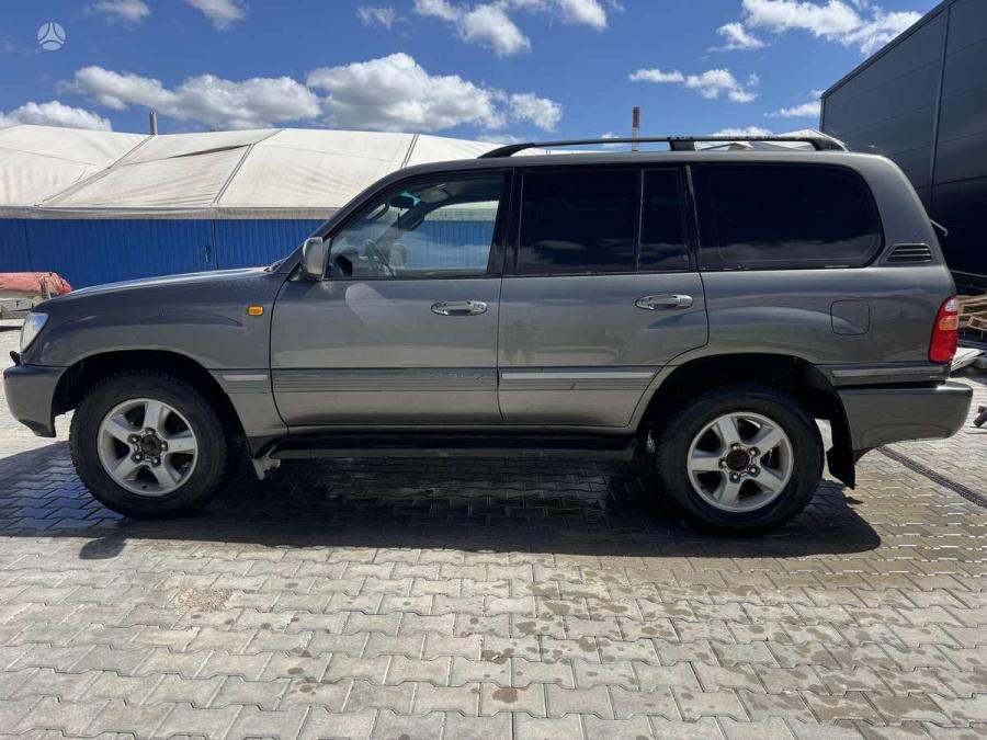 Pelēks Toyota Land Cruiser 2000 Klaipėda, ar dzinēja tilpumu 4.16 L un nobraukumu 296 tūkst. km par 12000 €, foto 3 vietnē AUTOMOTO.COM.LV