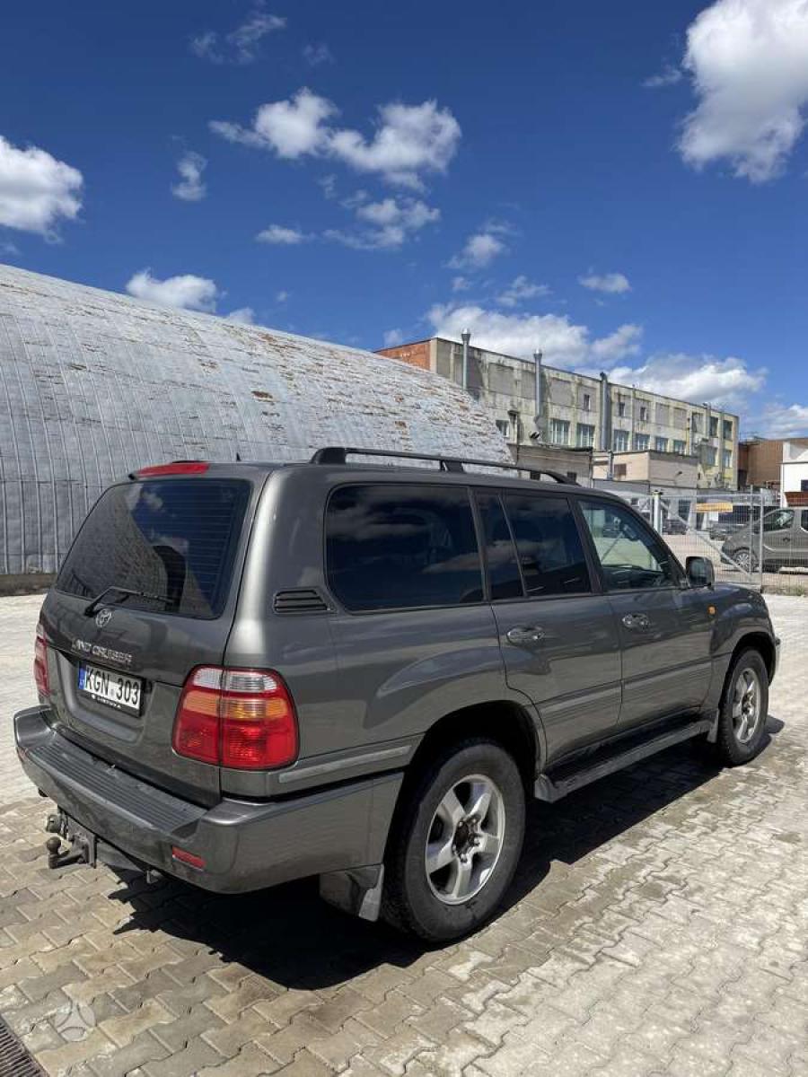 Pelēks Toyota Land Cruiser 2000 Klaipėda, ar dzinēja tilpumu 4.16 L un nobraukumu 296 tūkst. km par 12000 €, foto 5 vietnē AUTOMOTO.COM.LV
