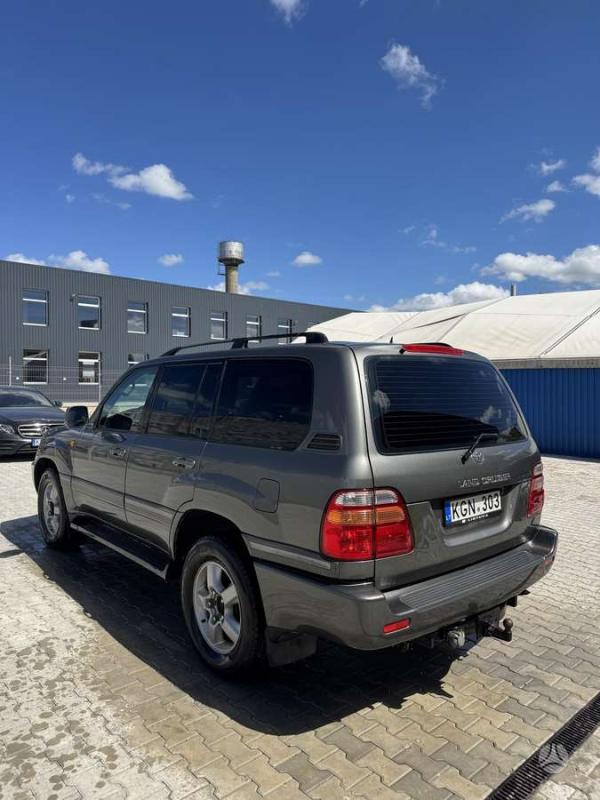 Grey Toyota Land Cruiser 2000 in Klaipeda, with an engine capacity of 4.16 L and mileage of 296 thousand km for 12000 €, photo 5 on AUTOMOTO.COM.LV