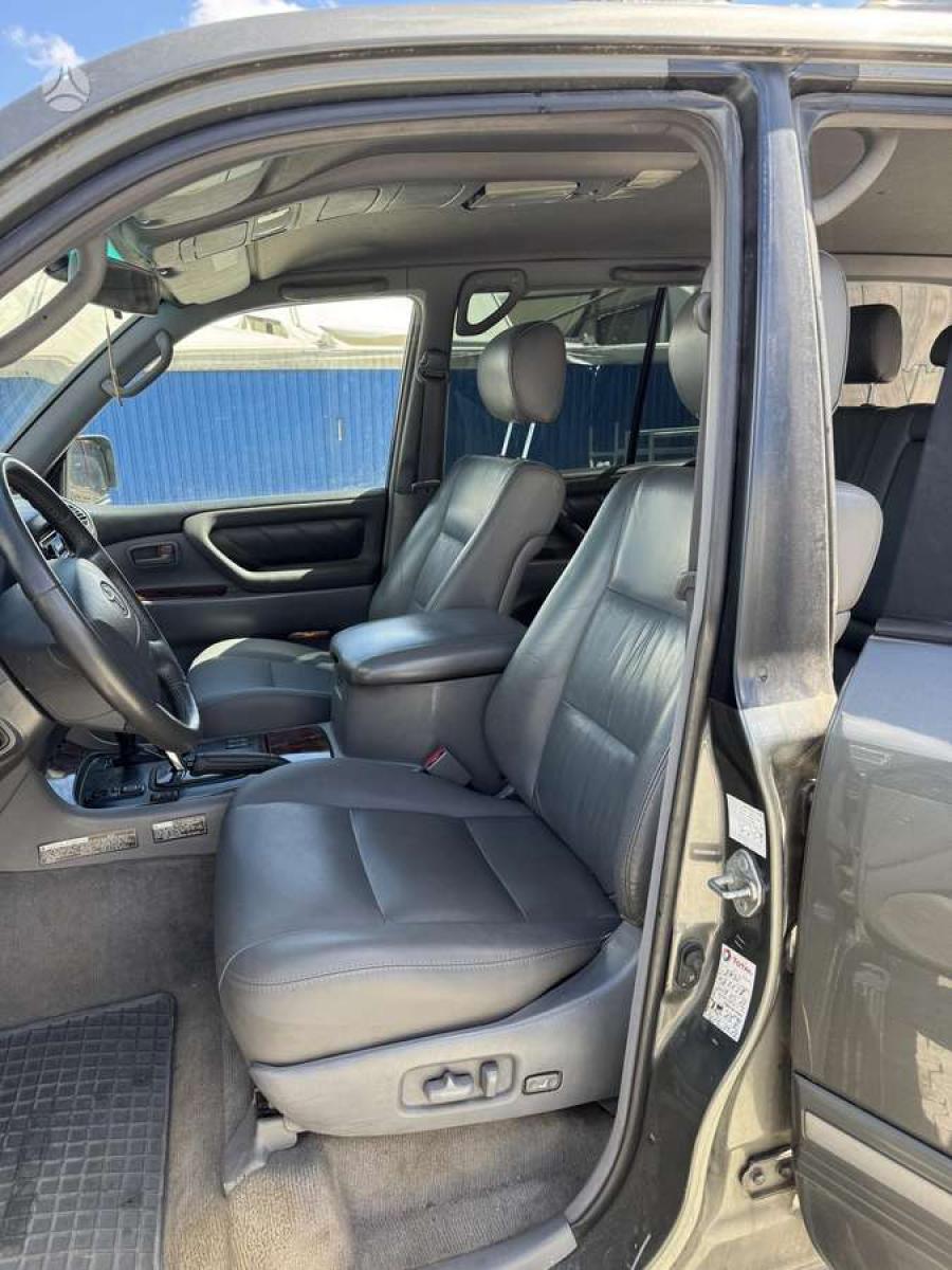 Pelēks Toyota Land Cruiser 2000 Klaipėda, ar dzinēja tilpumu 4.16 L un nobraukumu 296 tūkst. km par 12000 €, foto 9 vietnē AUTOMOTO.COM.LV