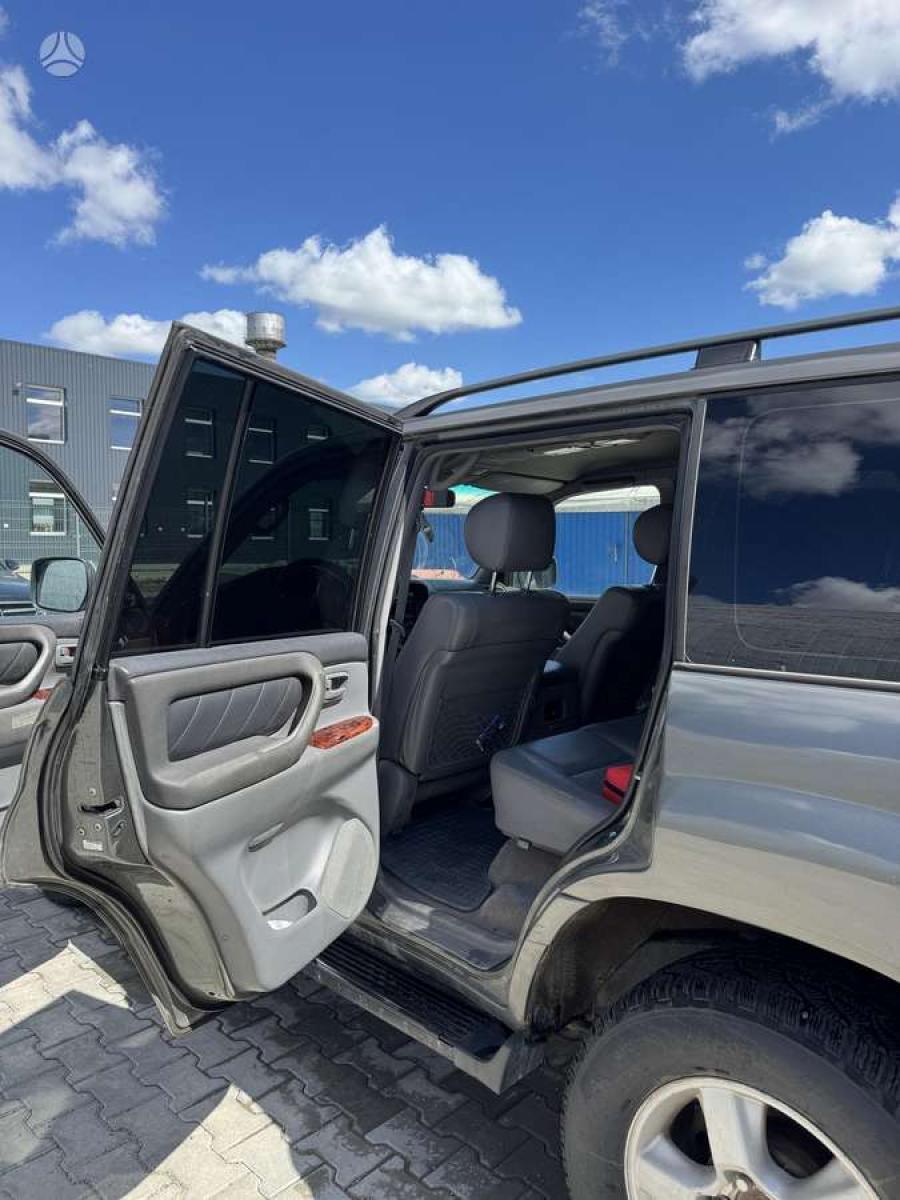Pelēks Toyota Land Cruiser 2000 Klaipėda, ar dzinēja tilpumu 4.16 L un nobraukumu 296 tūkst. km par 12000 €, foto 12 vietnē AUTOMOTO.COM.LV