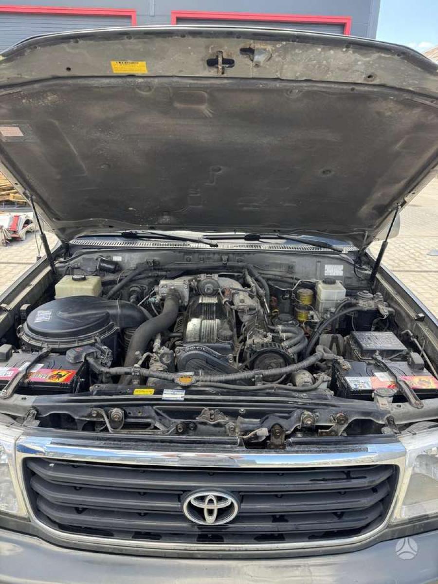 Pelēks Toyota Land Cruiser 2000 Klaipėda, ar dzinēja tilpumu 4.16 L un nobraukumu 296 tūkst. km par 12000 €, foto 14 vietnē AUTOMOTO.COM.LV