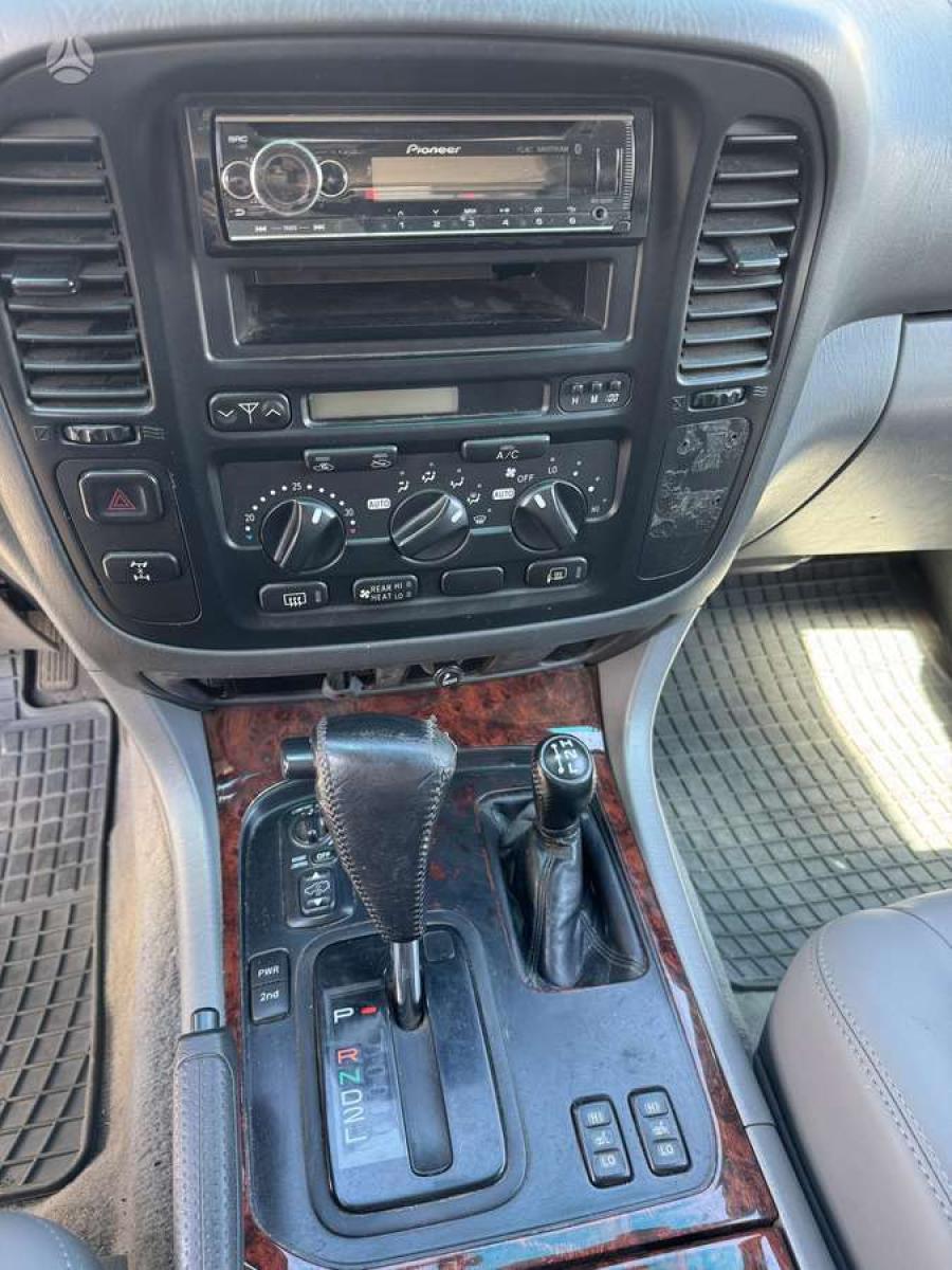 Pelēks Toyota Land Cruiser 2000 Klaipėda, ar dzinēja tilpumu 4.16 L un nobraukumu 296 tūkst. km par 12000 €, foto 15 vietnē AUTOMOTO.COM.LV