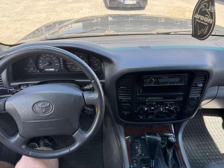 Pelēks Toyota Land Cruiser 2000 Klaipėda, ar dzinēja tilpumu 4.16 L un nobraukumu 296 tūkst. km par 12000 €, foto 16 vietnē AUTOMOTO.COM.LV