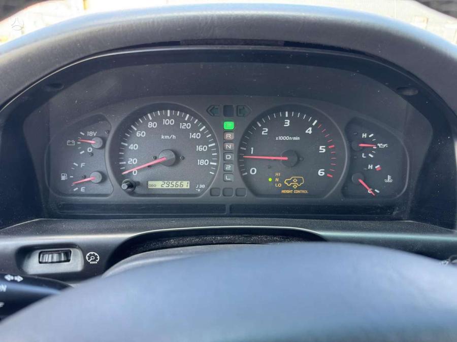 Pelēks Toyota Land Cruiser 2000 Klaipėda, ar dzinēja tilpumu 4.16 L un nobraukumu 296 tūkst. km par 12000 €, foto 17 vietnē AUTOMOTO.COM.LV