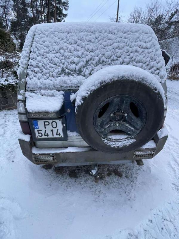 Grey Toyota Land Cruiser 2001 in Daugavpils, with an engine capacity of 0.00 L and mileage of 190 thousand km for 4999 €, photo 4 on AUTOMOTO.COM.LV