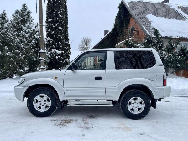 Grey Toyota Land Cruiser 2001 in Pasvalys, with an engine capacity of 3.00 L and mileage of 287 thousand km for 6700 €, photo 2 on AUTOMOTO.COM.LV